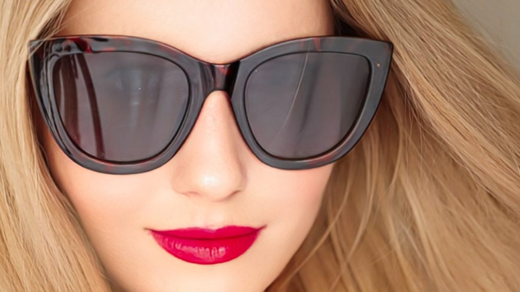 12 Fashion Trends That Should Disappear - Natasha's Southern Flavor