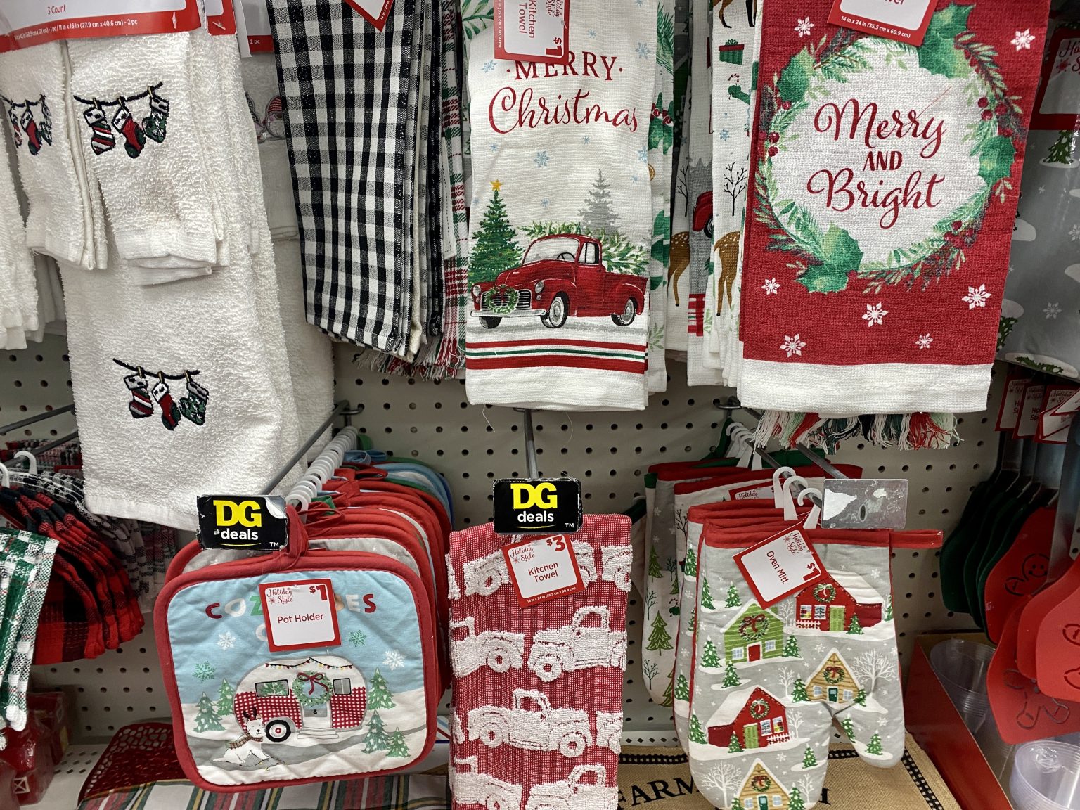 14 Delightful Christmas Finds at Dollar General - Natasha's Southern Flavor